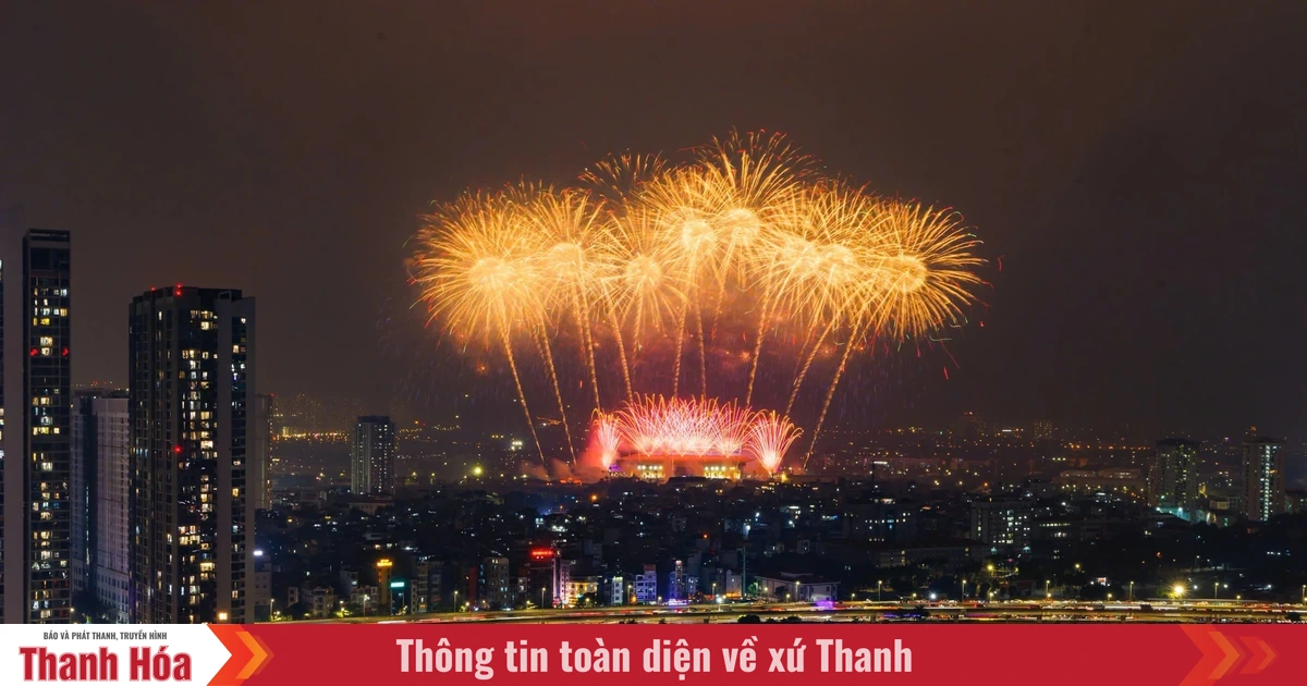 Mãn nhãn màn pháo hoa trên bầu trời Hà Nội mừng Đại hội XIV của Đảng ...